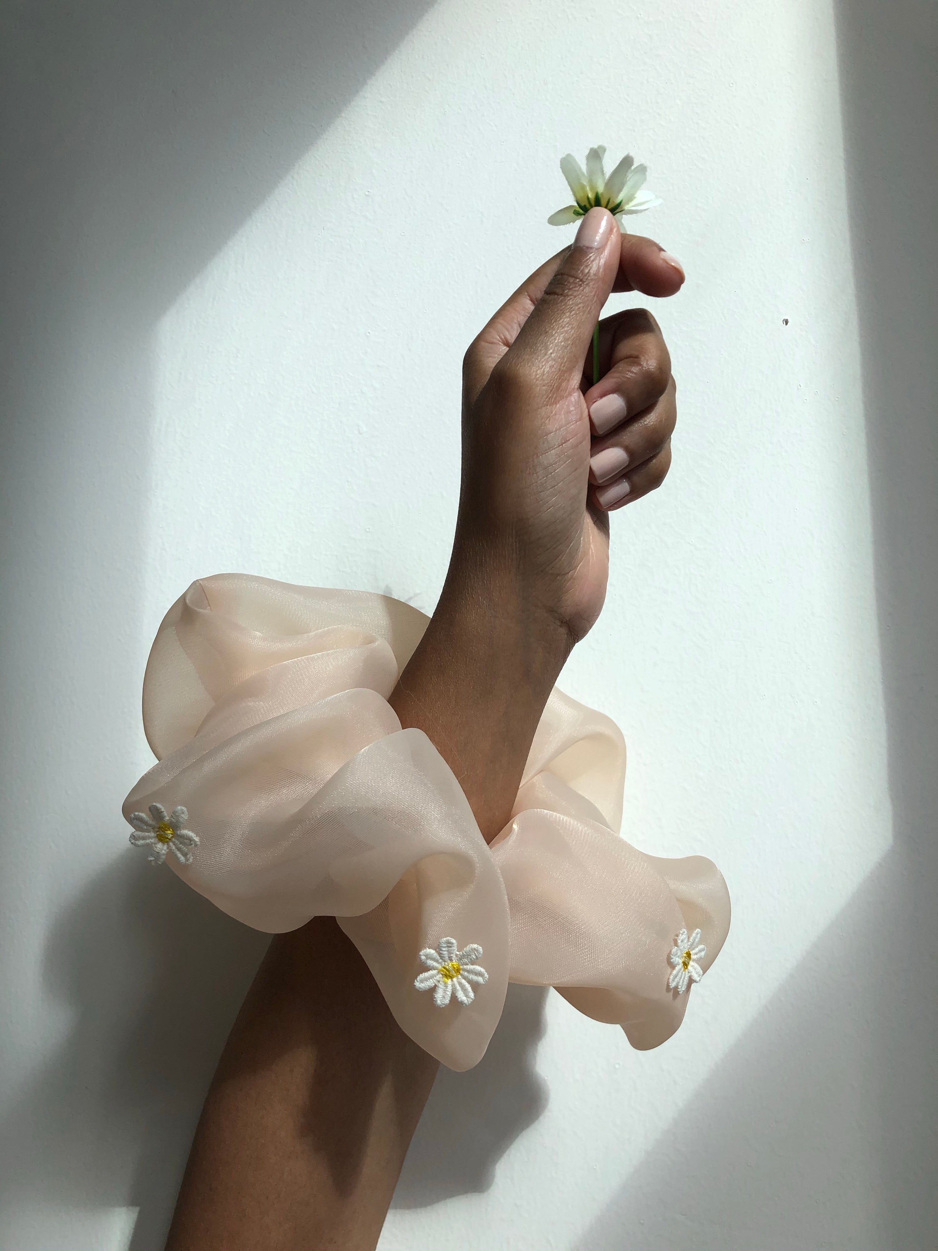 Organza scrunchie with flowers – Brothers & Sisters Paris